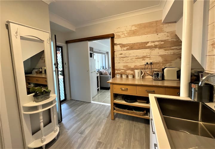 Getaway By The Creek -  Entire Apt,  Self-check In - Coolangatta