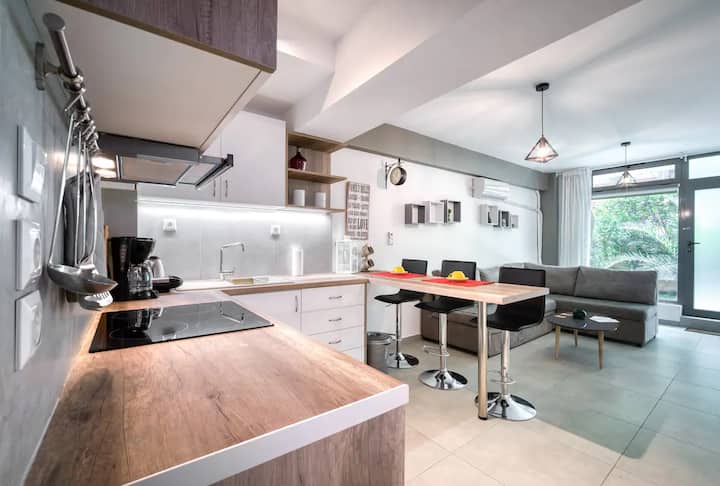 Beautiful Apartment Close To Evagelismos Metro - Atenas