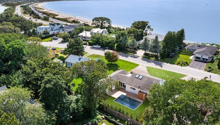 Stunning Sag Harbor Beach Cottage - Pool, Bay View - Bridgehampton, NY