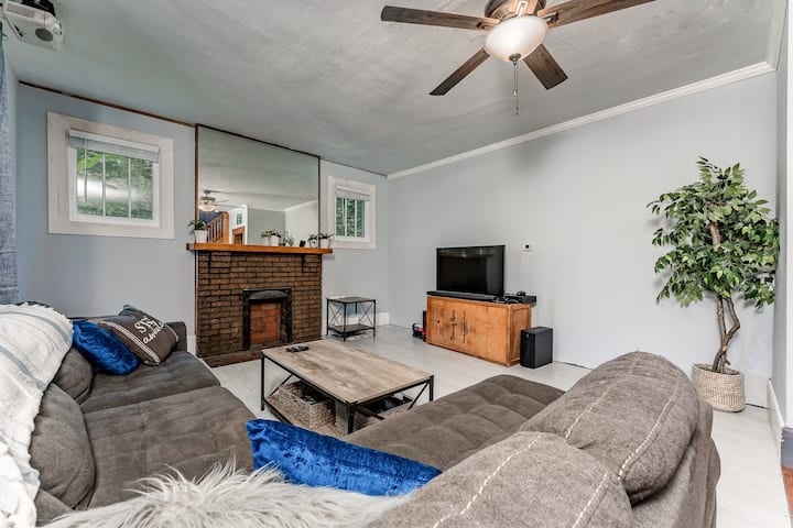 🥳 Fun 7 Bed Home📍walk To Dt,  🏈 2 Miles To Stadium - モーガンタウン, WV