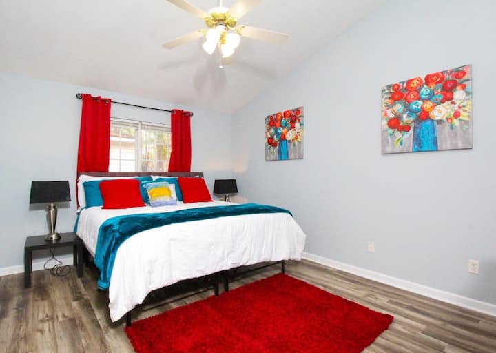 King Master Suite | Wifi | Pvt Bath - Augusta, GA