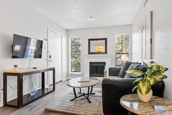 Comfort & Simplicity In Dfw! 1 Bedroom Apt! - Richardson, TX