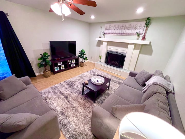 Greenhouse - Fully Furnished Home With Garage/yard - Springfield, MO