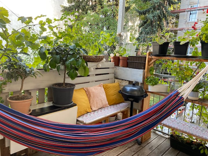 Apartment With Big Balcony And Art In The Air - Wenen