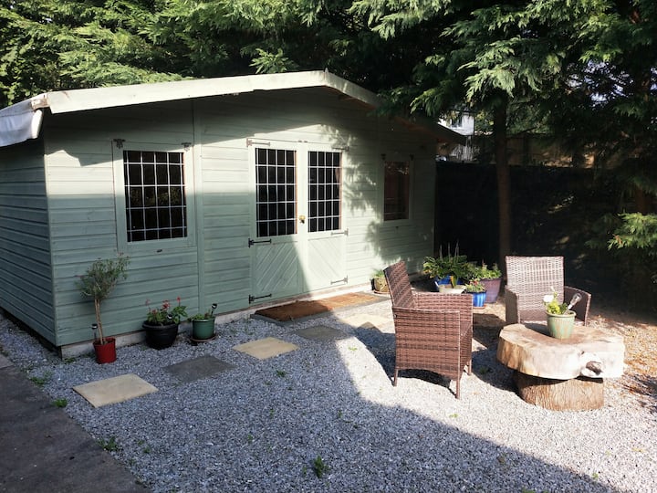 Delightful 1 Bed Studio Garden Room, With Parking - Totnes