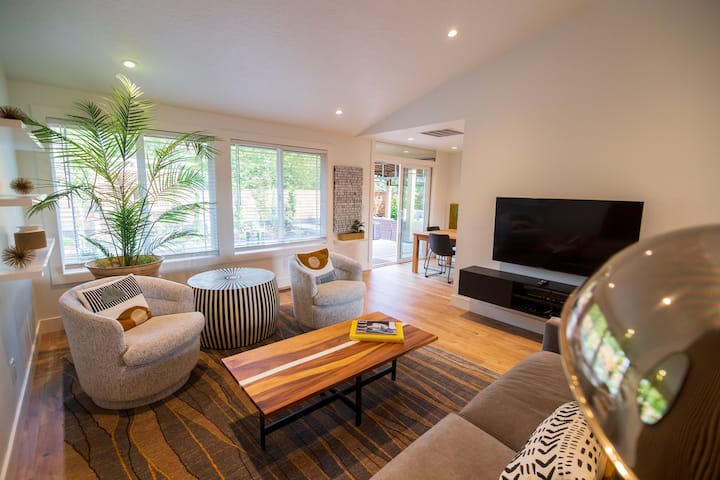 Honeymoon House - Eugene, OR