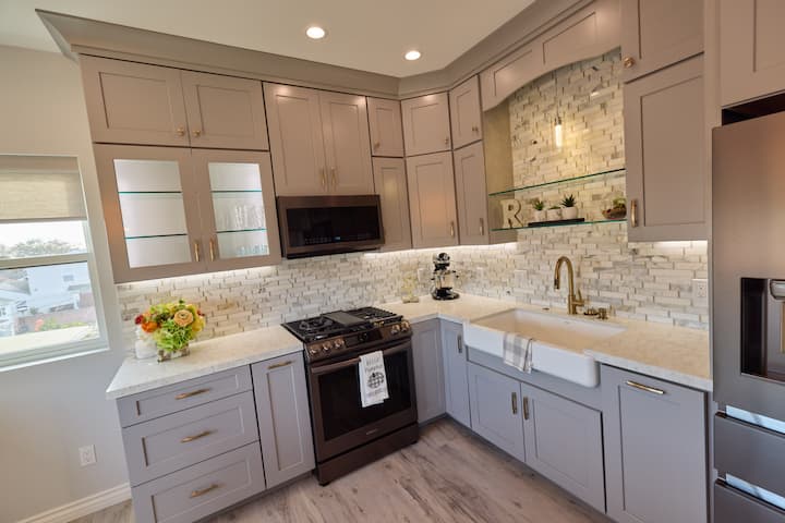 Entire Guest House In The Heart Of The South Bay - Carson, CA