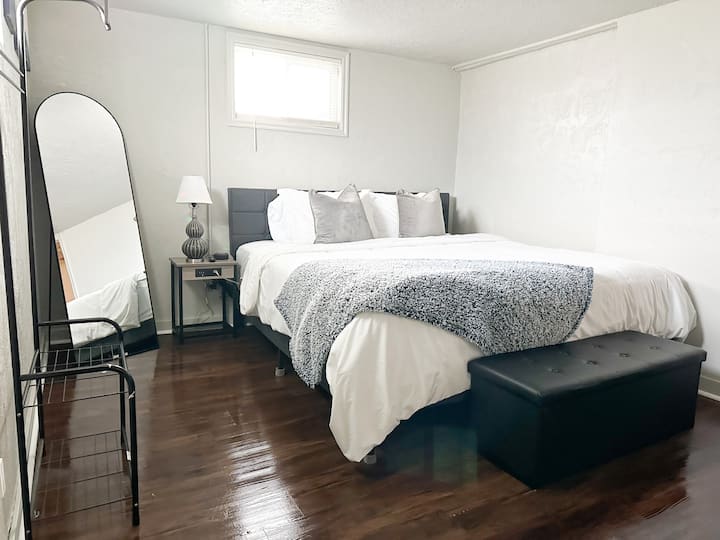 2 Bedroom Town Home - Can Sleep Up To 8 - Sandy, UT
