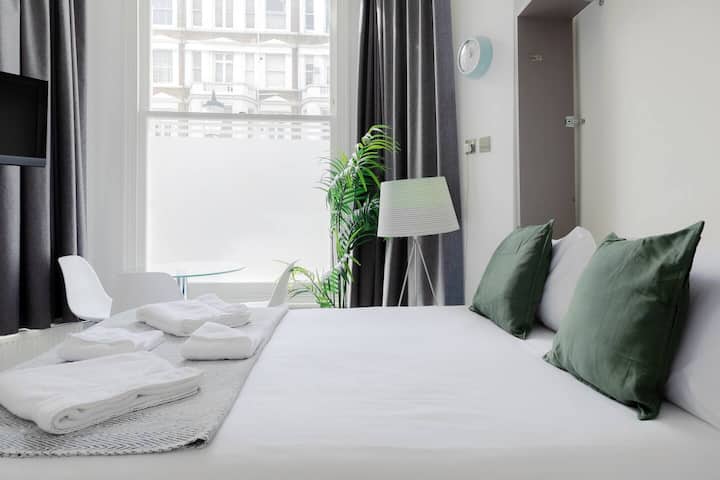 Stylish & Sunny Studio In Earls Court, Kensington - London