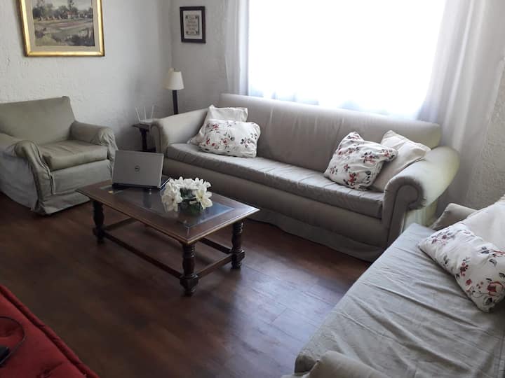 Casa En Pocitos A Unas Cuadras De La Playa. - Montevideo