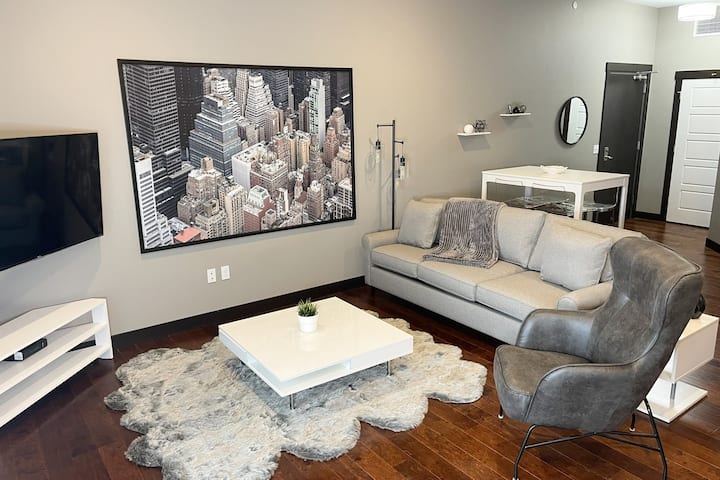 Modern Downtown Condo With Heated Parking! - Cedar Rapids, IA