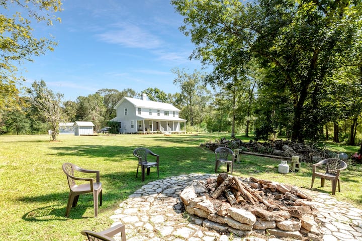 Relaxing 3 Bedroom Lake House - Acadia Parish