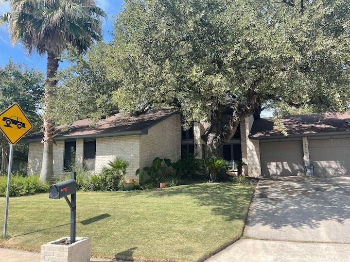 Top Rated*grand Oaks - Peaceful & Central Location - San Antonio, TX