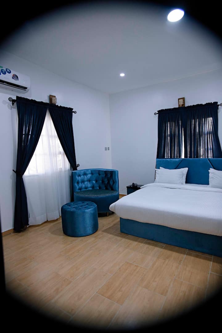 Nice 10 Bedroom Suites With Free Parking And Bar - ラゴス