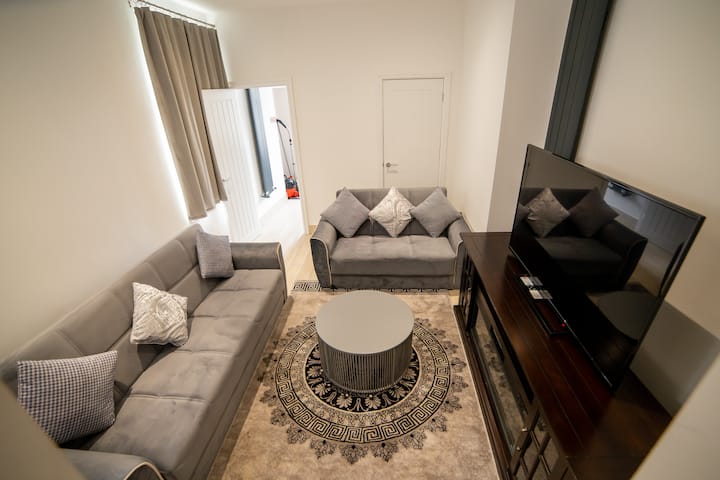 Entire 2 Bed Ground Floor Flat City Centre - Vale of Glamorgan