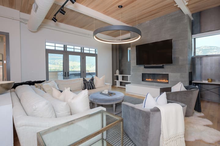 Stunning 4 Br Penthouse, Big Sky (Hot Tub, Views) - Big Sky, MT