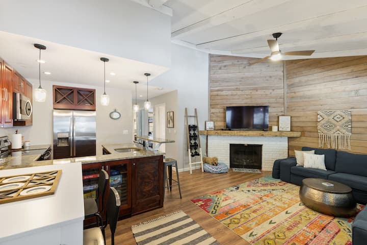 4 Blocks To Main St! Beautiful Breckenridge Condo! - Breckenridge, CO