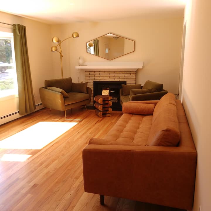 Cheerful 3 Bedroom House  With Indoor Fireplace - Berkshire County, MA