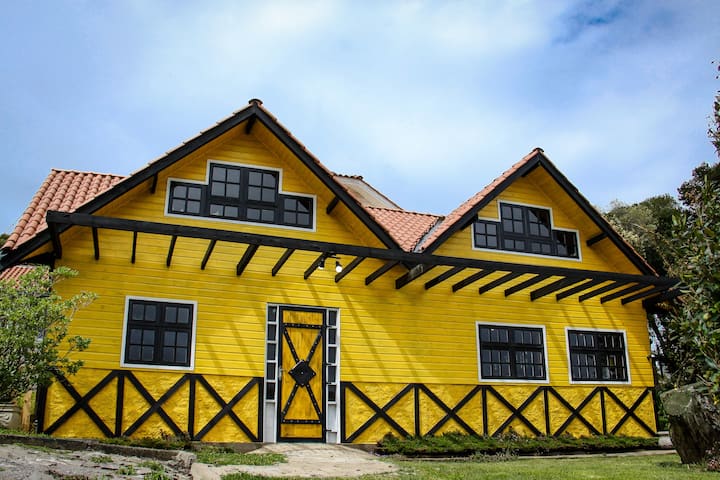 Yellow Townhouse 1: Cozy And Close To Nature - São Francisco de Paula