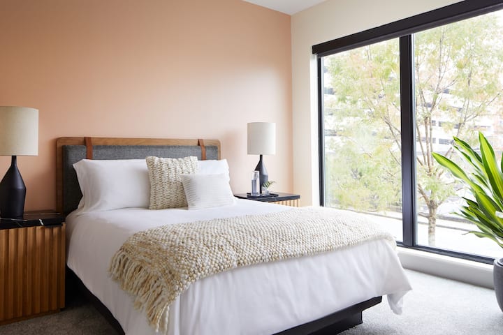 Sentral Designer-furnished 2br In West Midtown - Atlanta, GA