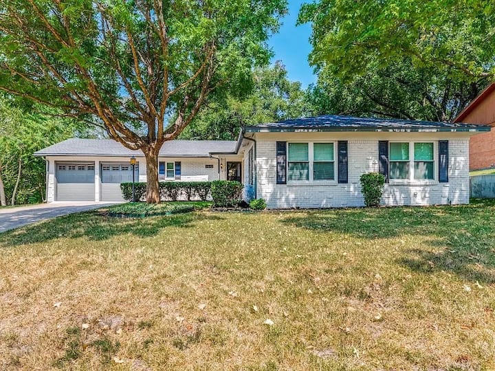 Near Tcu! Charming,  4 Bedroom Home, Huge Backyard - Como - Fort Worth