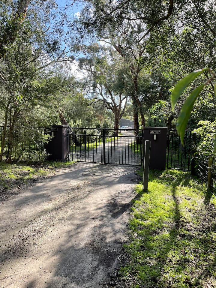 Rural Bush Retreat Morn/pen 10min- Beach Sleeps 14 - Frankston