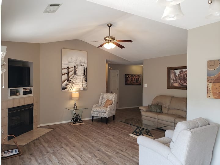 Your "Home Away From Home" At Village Green Oasis - Arkansas