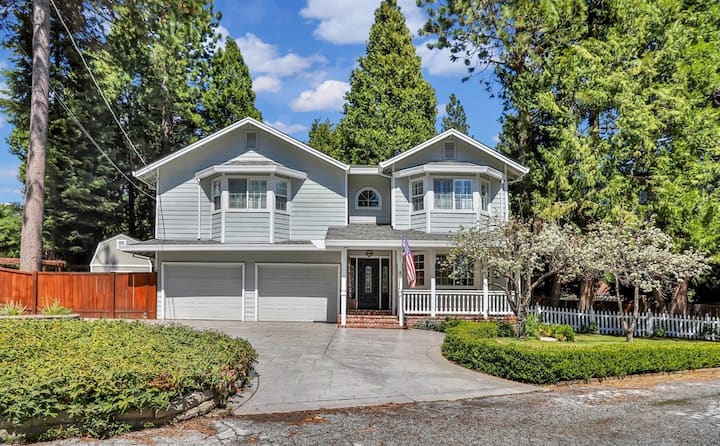 Country Style Mountain Home - View Of Lake Forebay - Pollock Pines, CA