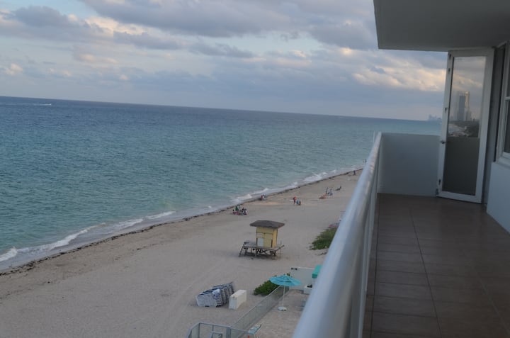 Luxurious, Spacious, New,  Ocean Front, 2/2 Aptm - Hollywood, FL