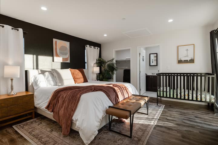 ☞Near The Blvd☞ev Charger☞crib☞ac/heat☞parking☞w/d - Lancaster, CA