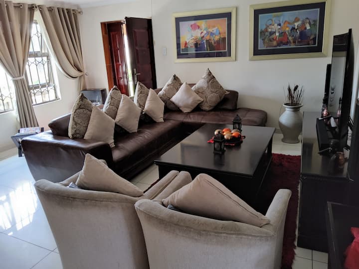 Cheerfull Three Bedroom Home With A Pool & Lappa - Nigel