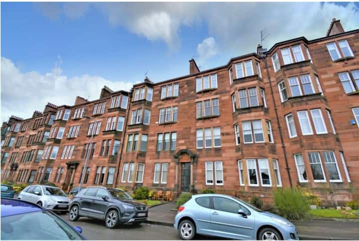 Lovely 2 Bedroom Flat By Park (Near Station) - Glasgow