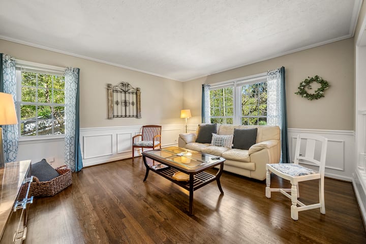 Room For Business Travel/students - Upstairs - Marietta, GA