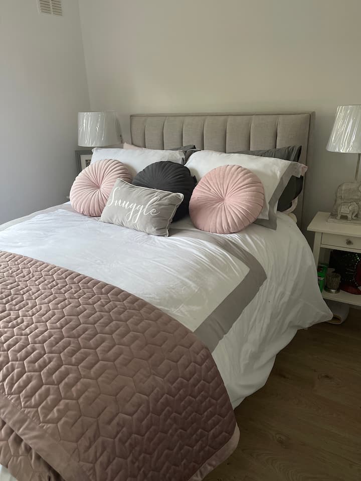 Double Room With Loft Lounge. - スウォーズ