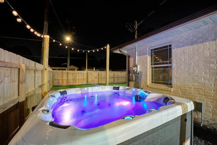 5 Min Dt, Fenced Yard, Hot Tub, Arcade, Sleeps 8! - Chattanooga, TN
