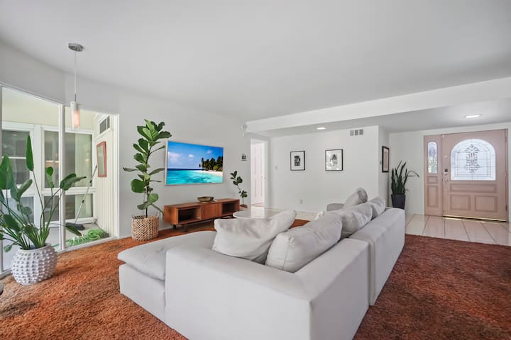 Peaceful 4br La Oasis W/yard, Workspace & Hammock. - Inglewood, CA