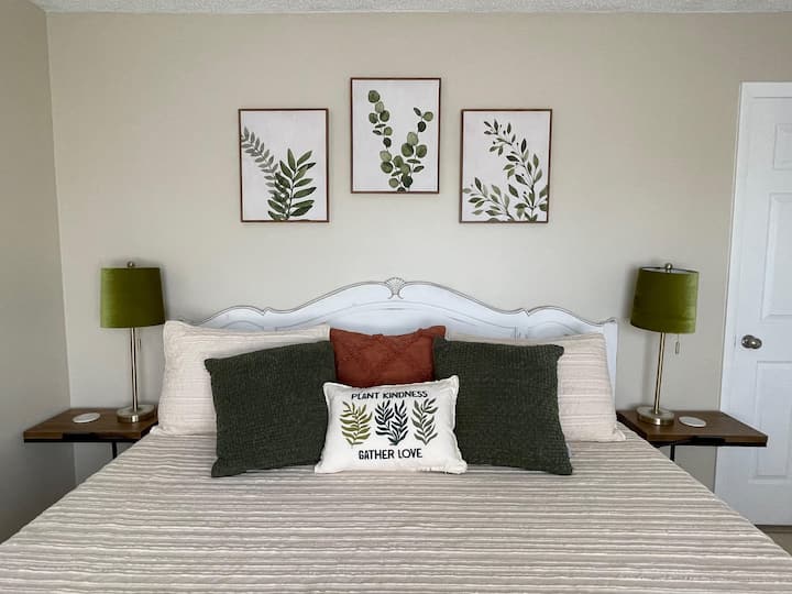 Dottie's Place, Comfy Home W/ A Big Yard! - Lake Garfield, FL