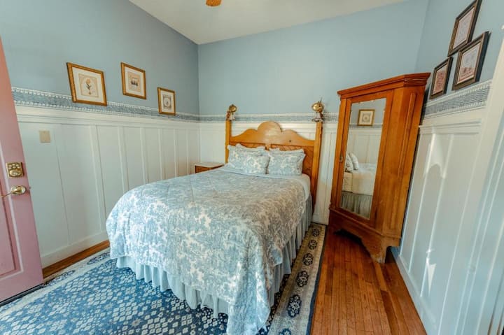 Otter Cove At The Old St. Angela Inn - Monterey, CA