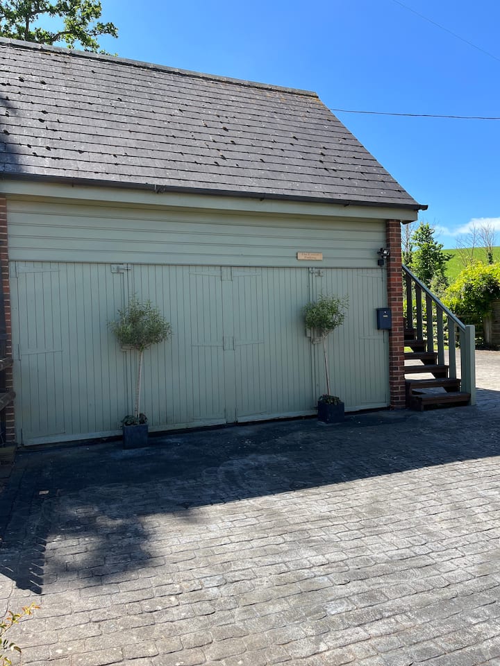 Beautiful One Bedroom Coach House With Parking - Exmouth, UK