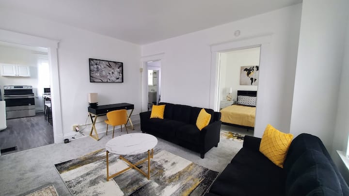 Charming Delight Minutes From Downtown & Hospitals - Cincinnati, OH