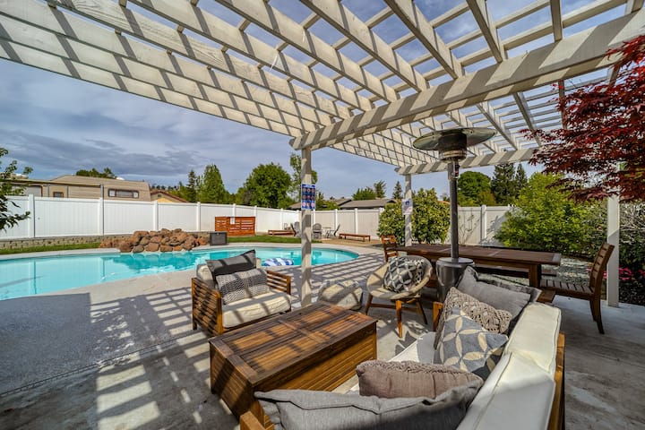 |Riverside Retreat| Pool - Spa - River Trail - Redding, CA