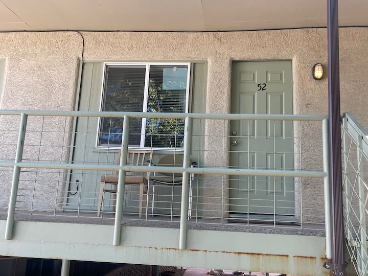 Chamisa 52.  3-bed 2-bath With Free Parking - Roswell, NM