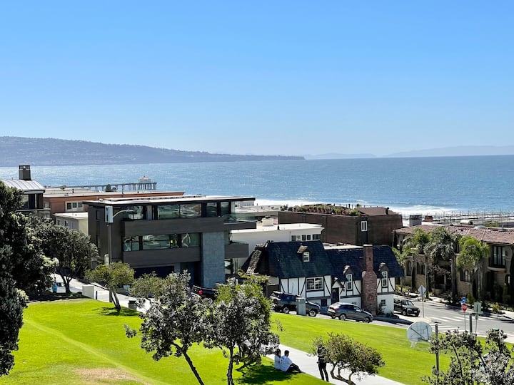 Penthouse With A+ Ocean/park View And Terrace - Manhattan Beach, CA