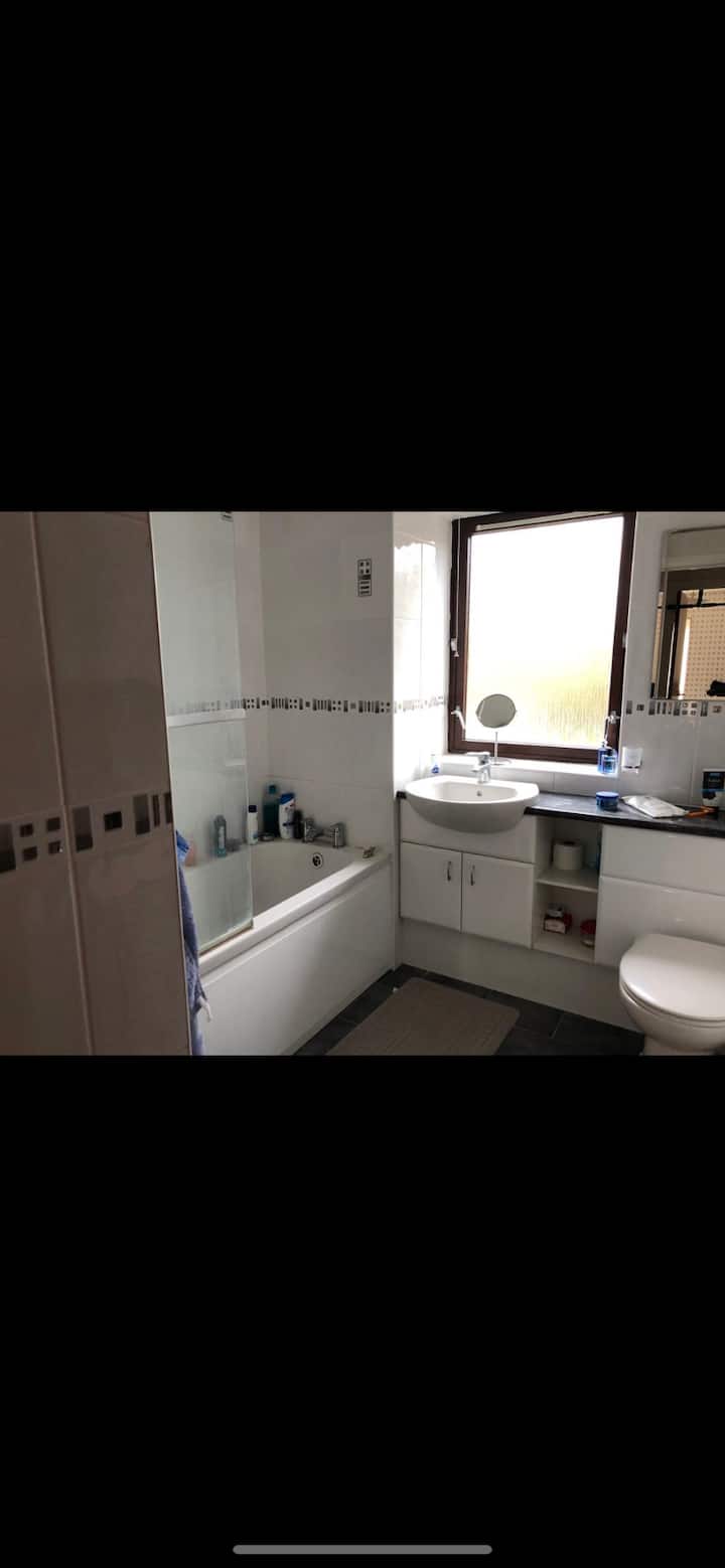 Lovely Entire 2 Bedroom Flat In City Centre - East Kilbride