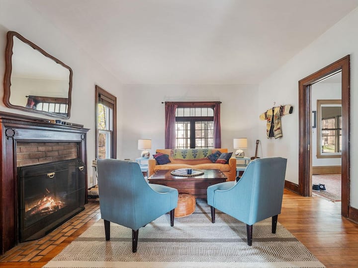 Charming Centrally Located 4 Bedroom Artist's Home - Minneapolis, MN