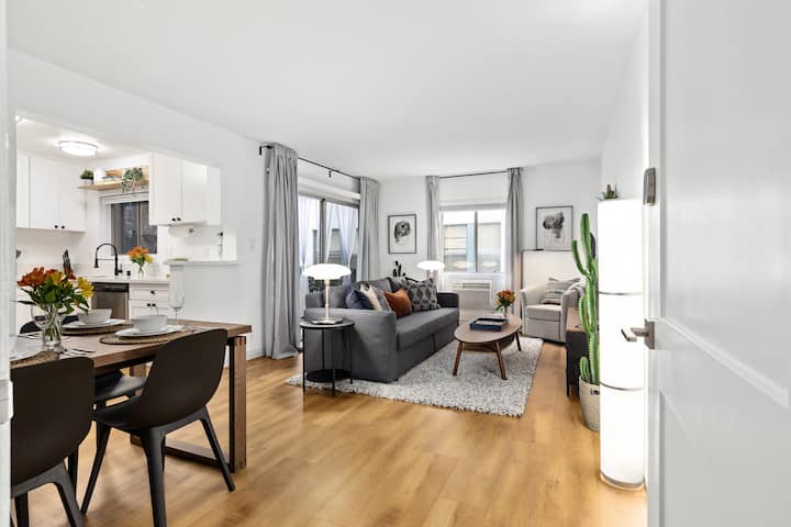 Double King Suite - Patio Dining - Onsite Parking - Long Beach, CA