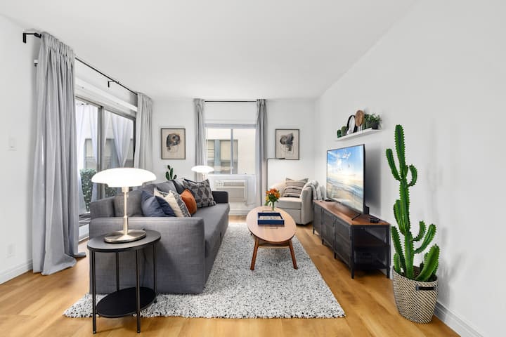 Double King Suite With Patio Dining And Parking - Long Beach, CA