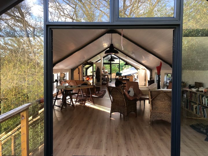 Spacious Open Plan Loft Space - George