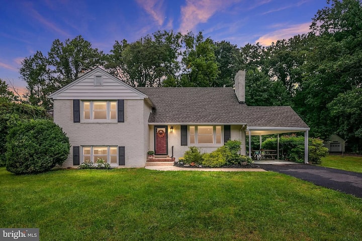 Fully Fenced Acre I Like-new Home I 30 Day Minimum - Fairfax, VA