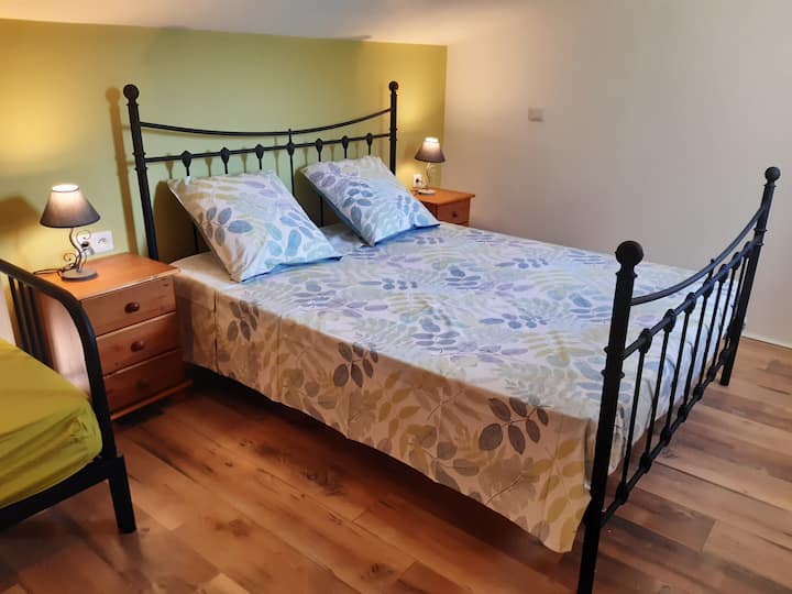 Sarriette, Chambre D'hôtes Avec P.déj Et Piscine - Gréoux-les-Bains